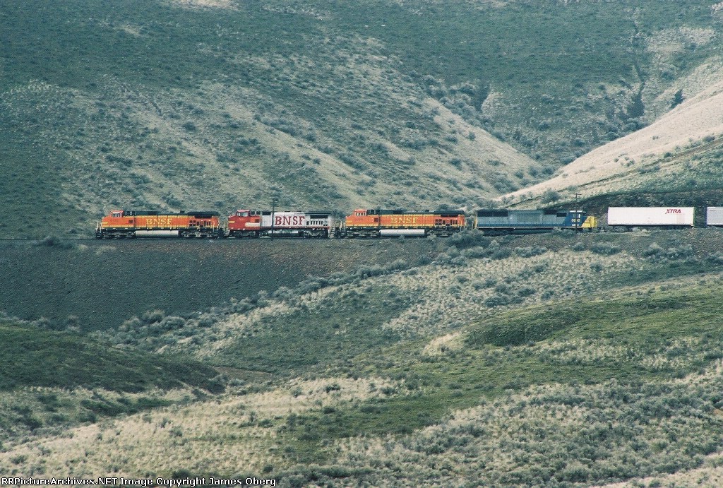 BNSF 4193 coming down Trinidad hills 1% grade. pic1
